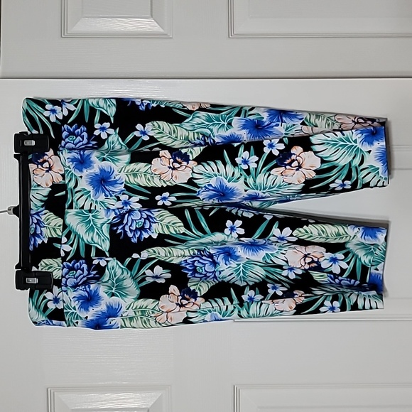 Counterparts | Pants & Jumpsuits | Nwt Counterparts Womens Capri Pants ...